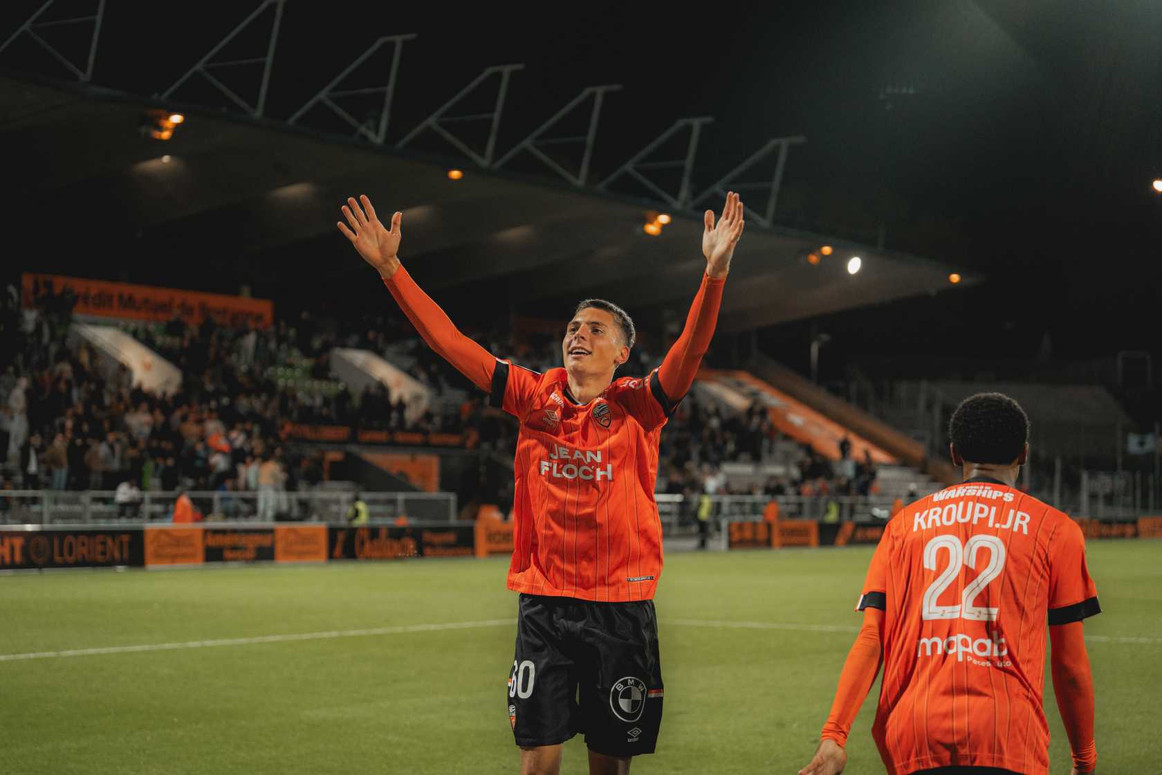 Enzo Genton signe son premier contrat professionnel - FC Lorient
